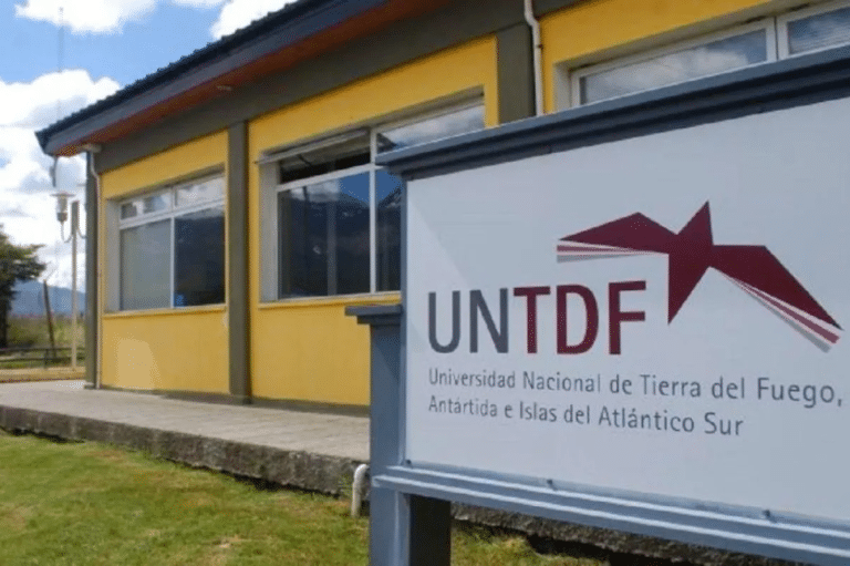 La UNTDF lleva su oferta académica a los barrios - Ushuaia Noticias